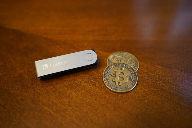 10 Best Multi-Coin Hardware Wallets For Secure Crypto...